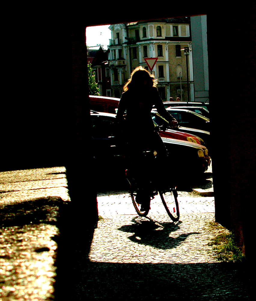 Um die Ecke... Foto & Bild | streetfotografie mit menschen, street: spontane portraits ...