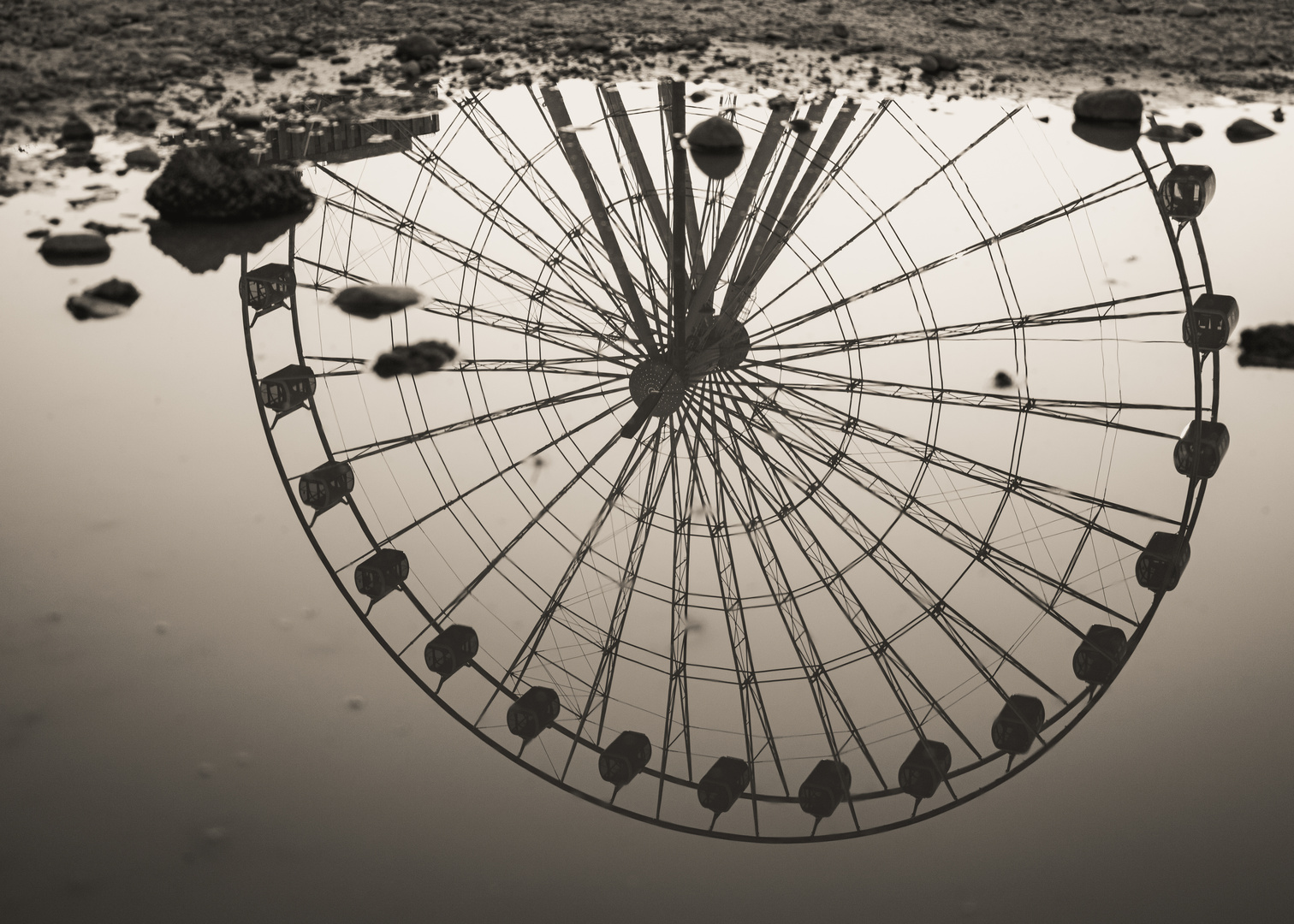 Umadum und auf dem Kopf Foto & Bild | architektur, experimente, gespiegelt Bilder auf fotocommunity