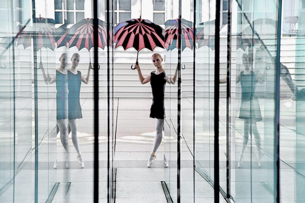 umbrella dance Foto & Bild | portrait, kunstfotografie & kultur, projekte Bilder auf fotocommunity