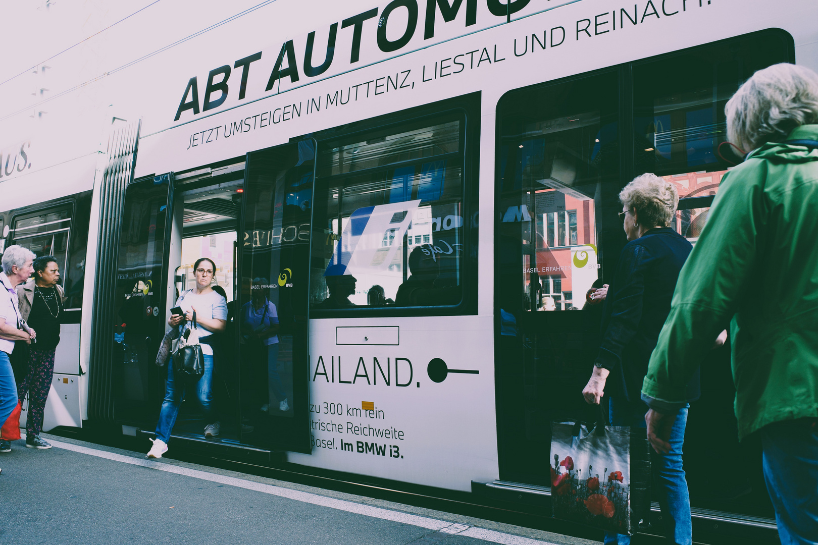 Umsteigen Foto & Bild | city, people, street Bilder auf fotocommunity