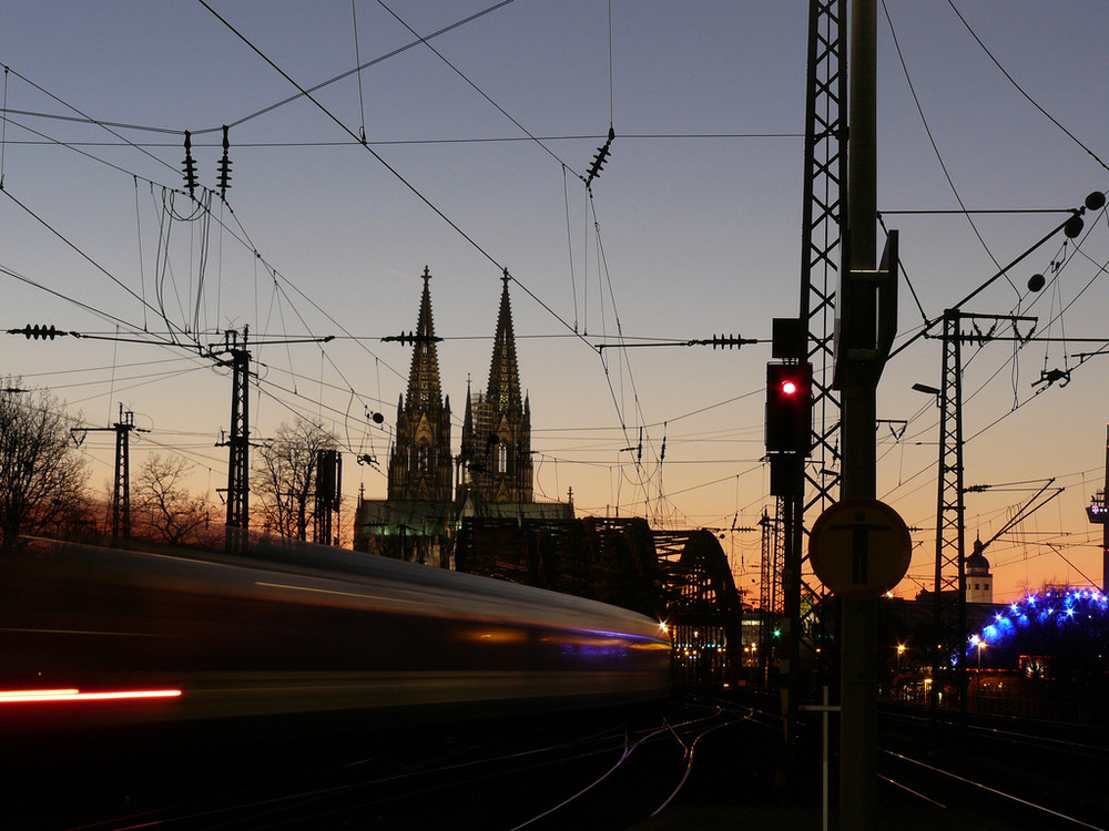 Umsteigen in Köln Messe/ Deutz Foto & Bild | eisenbahn, verkehr ...