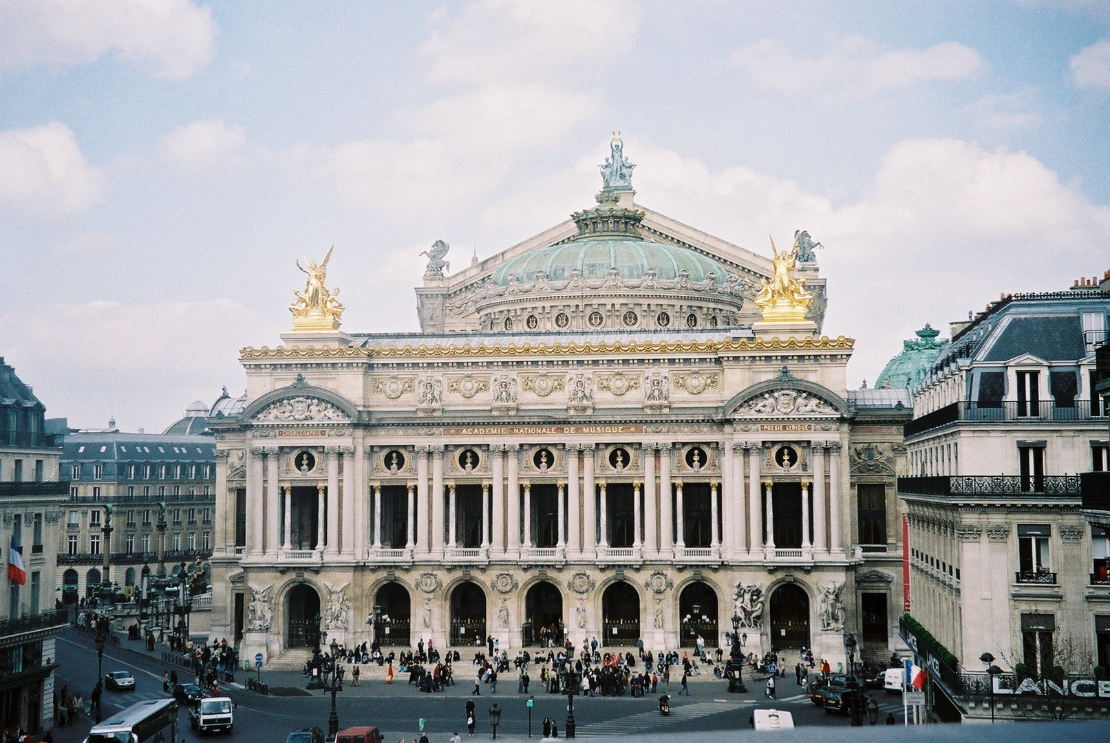 Un classique...pas si classique photo et image | france, paris, world ...