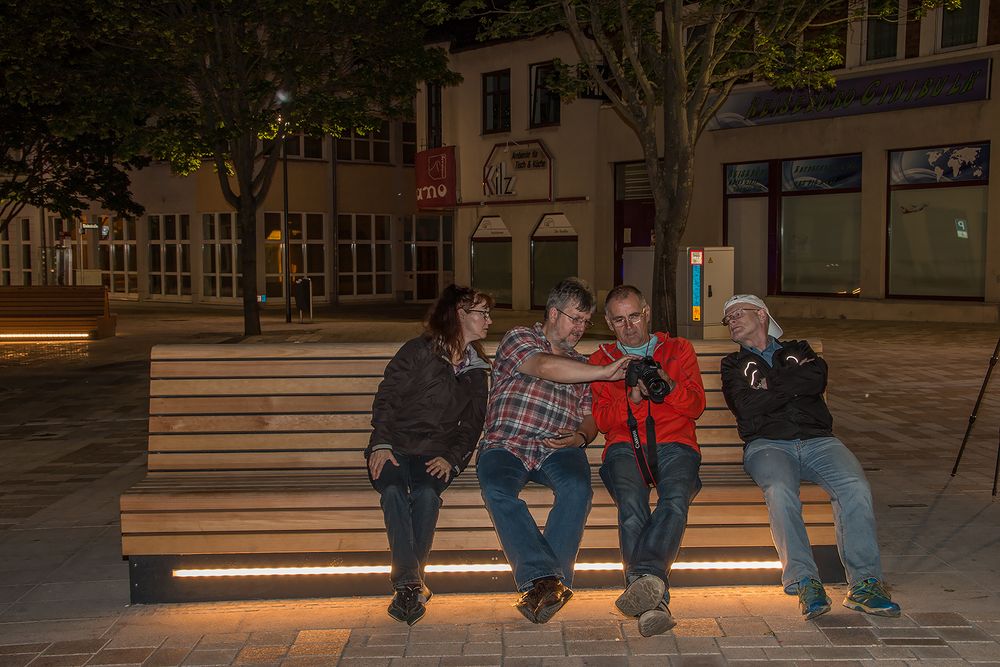 ...und genau hier mußt Du den Nippel durch die Lasche ziehen... Foto ...