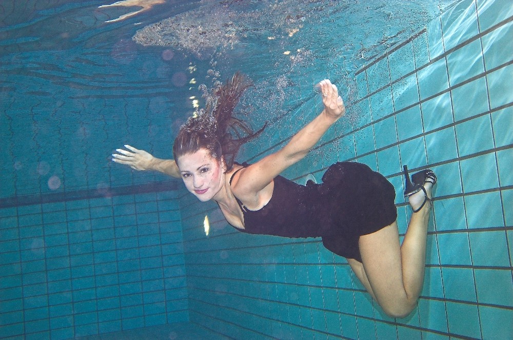 ...under Cold Water Foto & Bild | fashion, unterwasser- inszenierungen ...