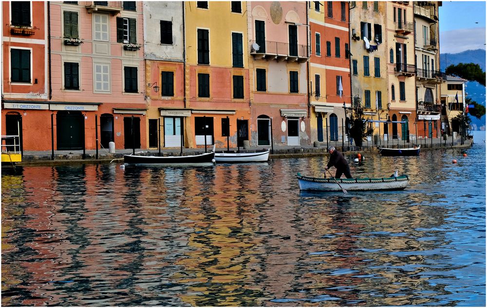 Une barque... photo et image | europe, italy, vatican city, s marino ...