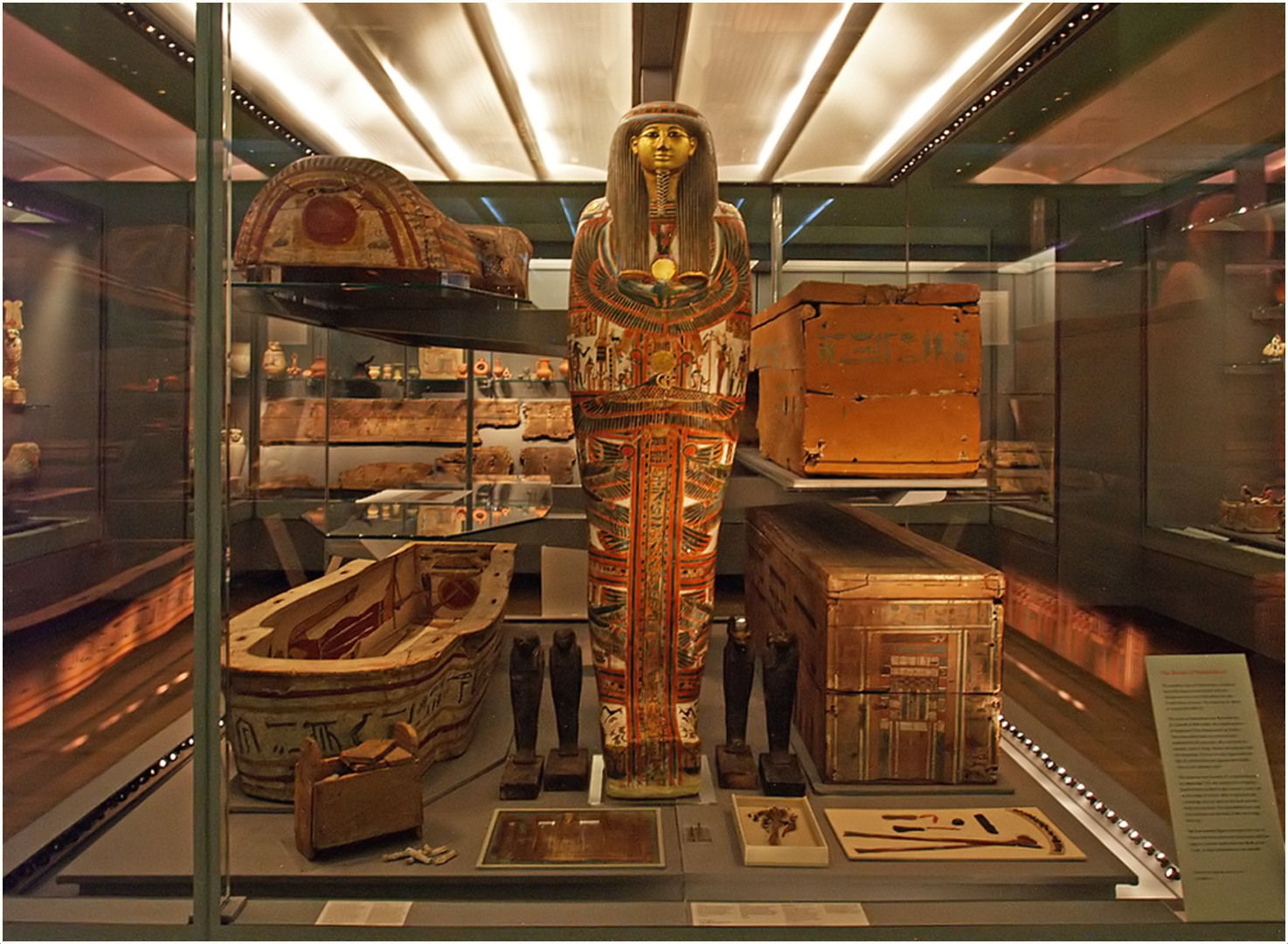 Une des salles du département Egyptologie -- Fitzwilliam Museum ...