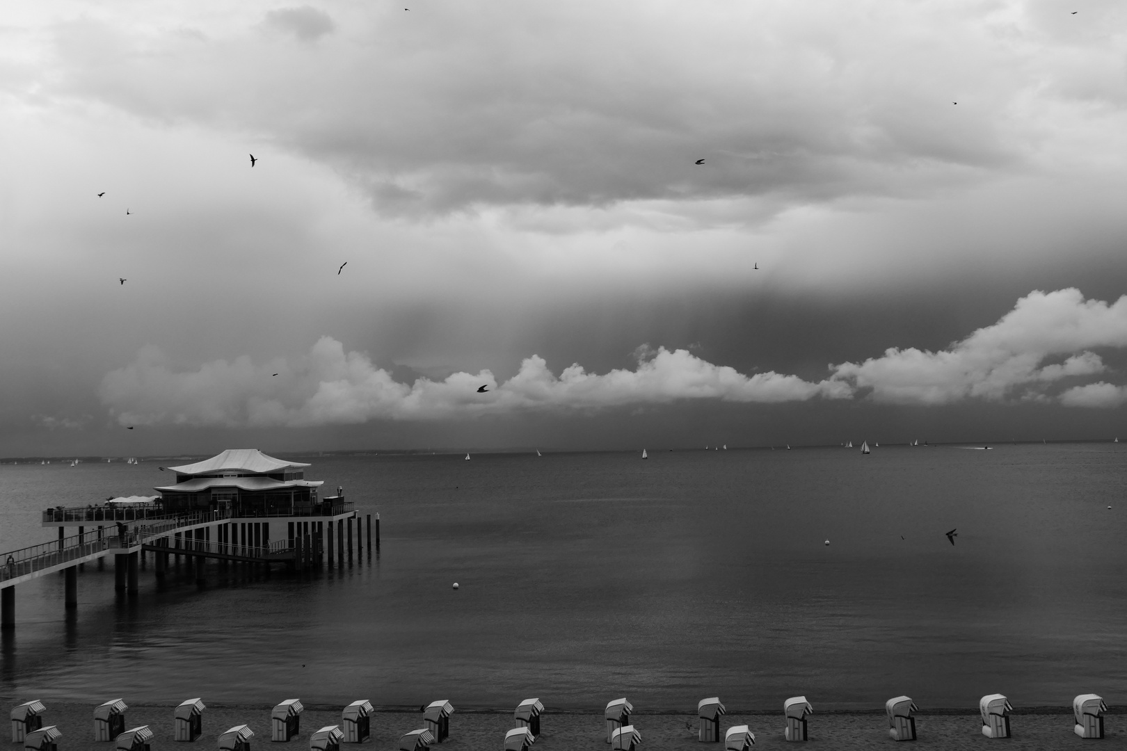 """Unheimlich""" Foto & Bild | modern - abstrakt, landschaft, meer ...