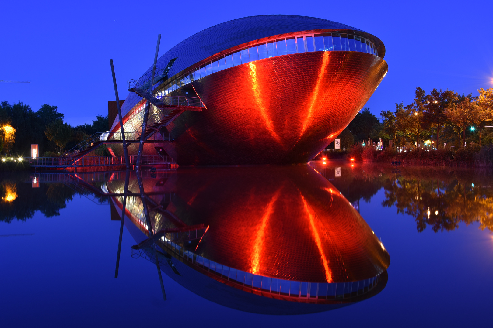 Universum an der Universität Bremen Foto & Bild | wasser, nacht ...