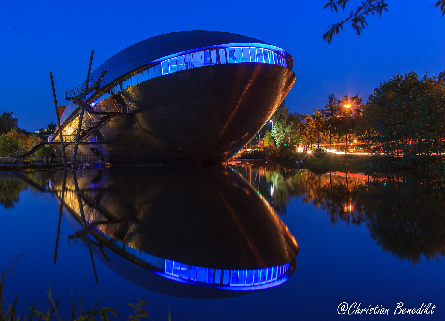 Universum Bremen Foto & Bild | architektur, architektur bei nacht ...