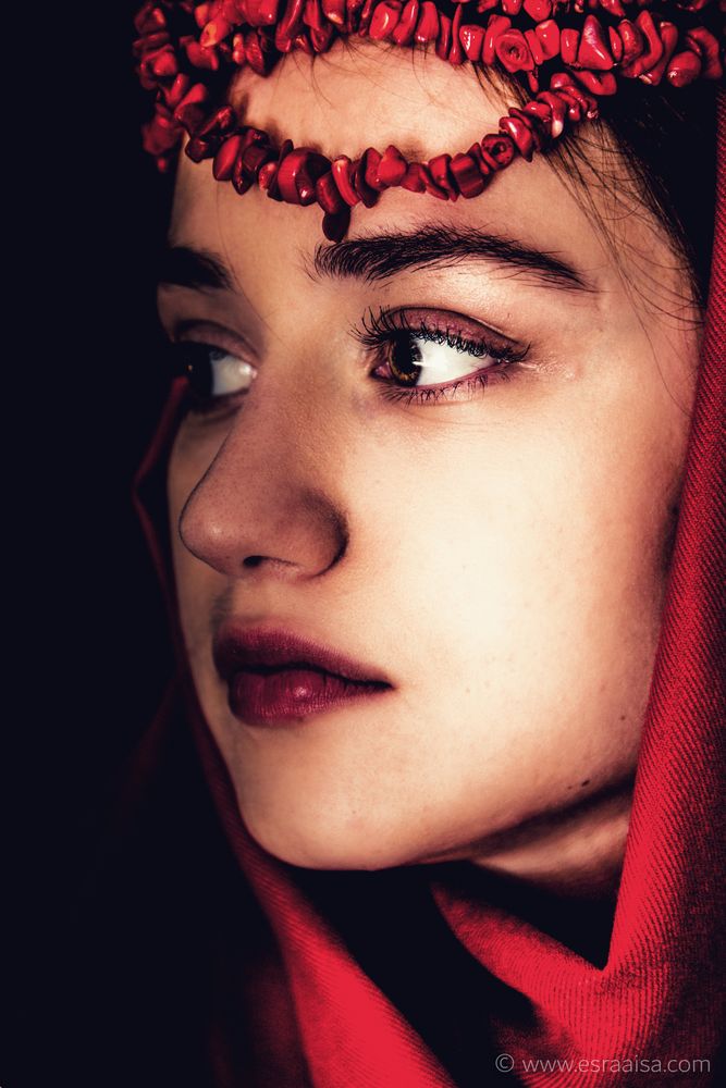 Unnahbare Schönheit Foto & Bild | trauer, indoor, frau Bilder auf ...