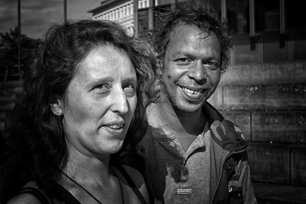 Uns geht's gut. Foto & Bild | streetfotografie mit menschen, projekte, monochrom Bilder auf ...