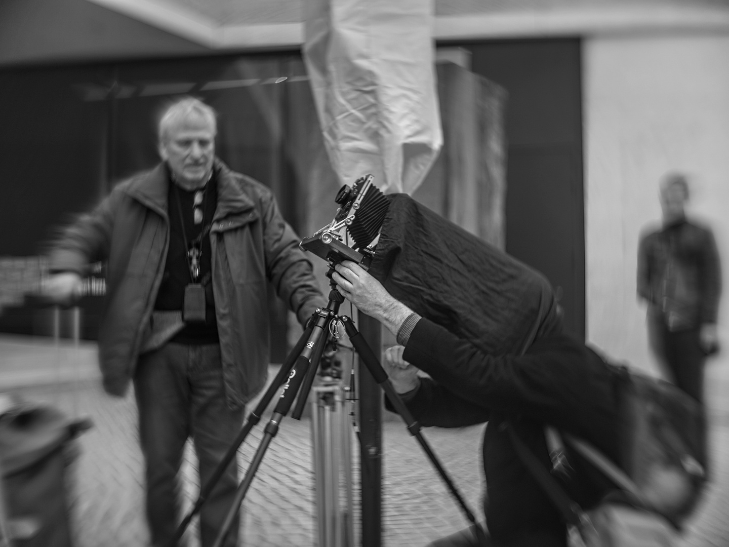 Unter Beobachtung. Foto & Bild | people, street, world Bilder auf fotocommunity