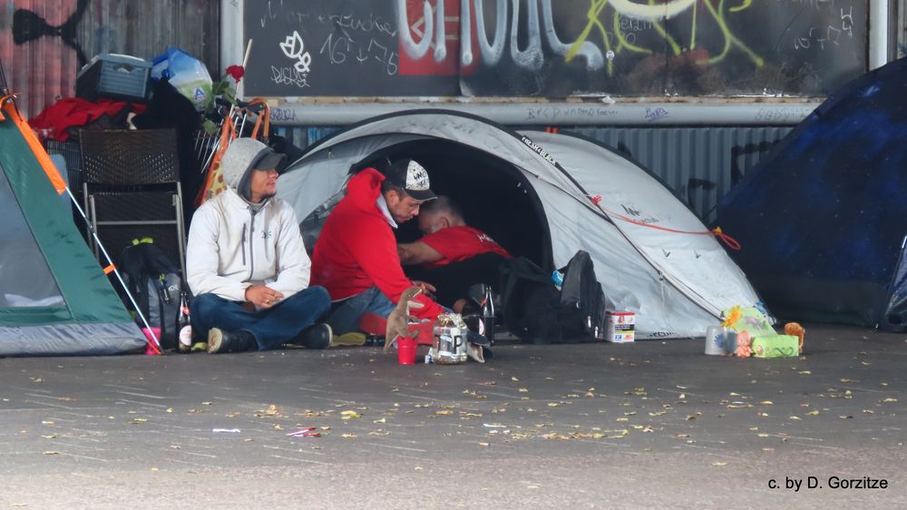 "Unter den Brücken von Berlin "! Foto & Bild | erwachsene menschen, streetfotografie mit ...