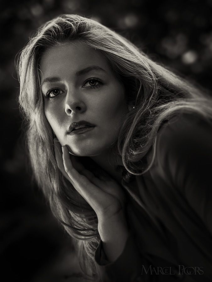 Unter falschem Namen Foto & Bild | portrait, portrait frauen, outdoor Bilder auf fotocommunity