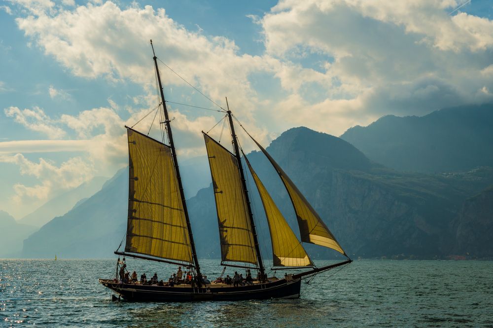 Unter vollen Segeln Foto & Bild | europe, italy, vatican city, s marino ...