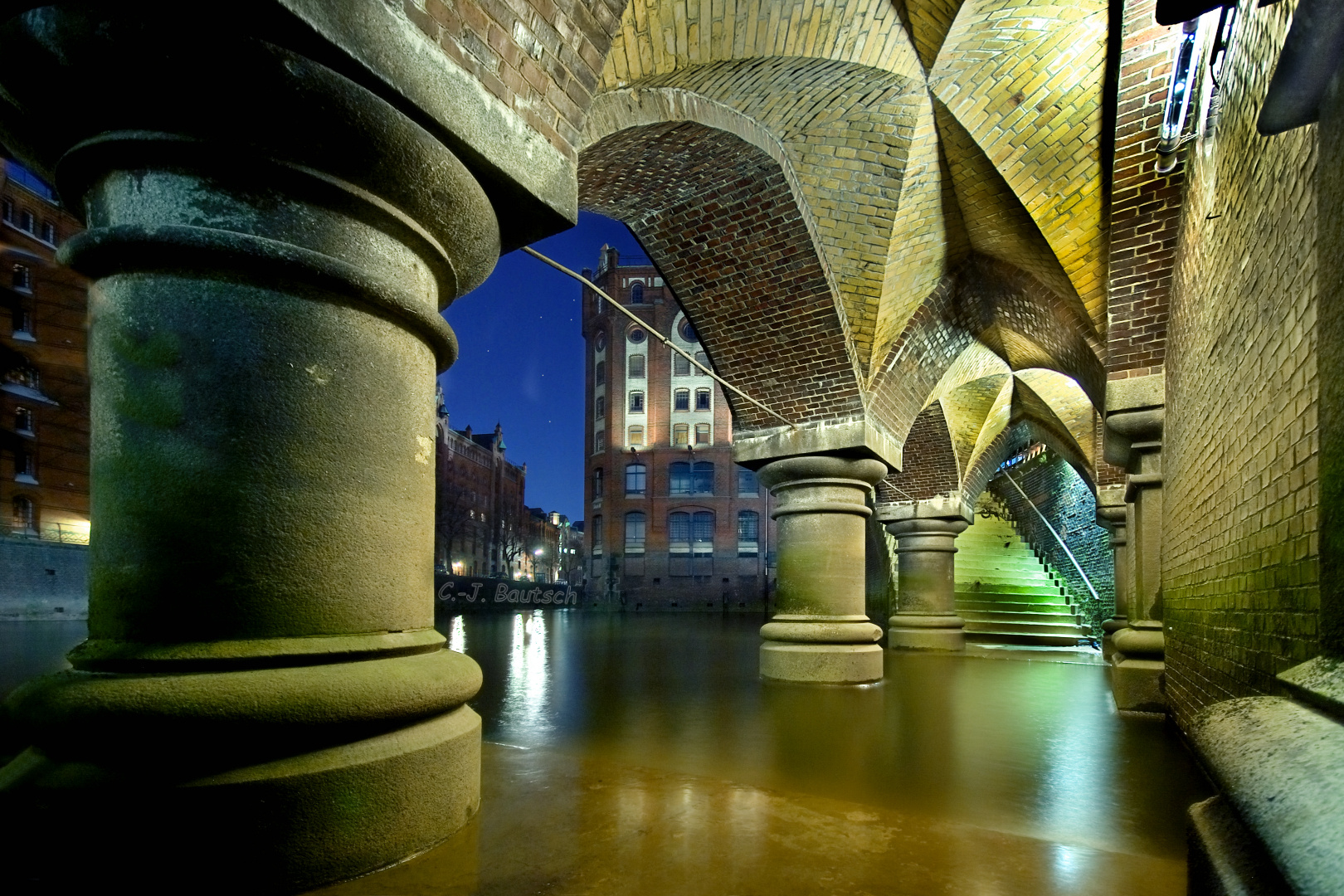 Unterm Fleetschlösschen Foto & Bild | world, hamburg, hafen Bilder auf fotocommunity