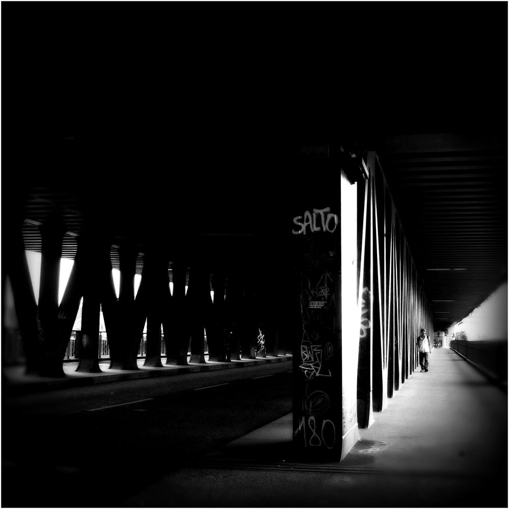 .°unter.wegs. Foto & Bild | streetfotografie mit menschen, fotokunst, monochrome fine art Bilder ...