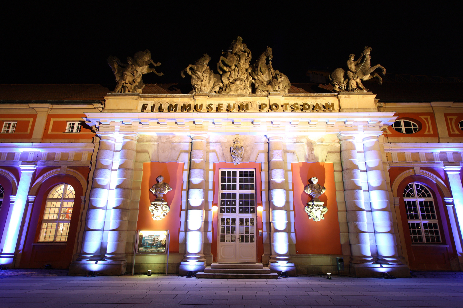 Unterwegs im Licht - Filmmuseum [1] Foto & Bild | architektur, deutschland, europe Bilder auf ...