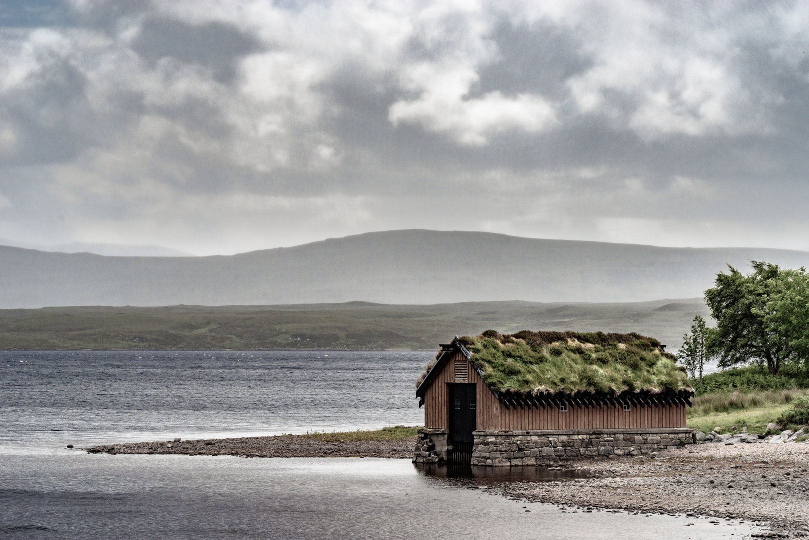 Unterwegs in den Highlands - Bootshaus am Loch Loyal Foto & Bild ...