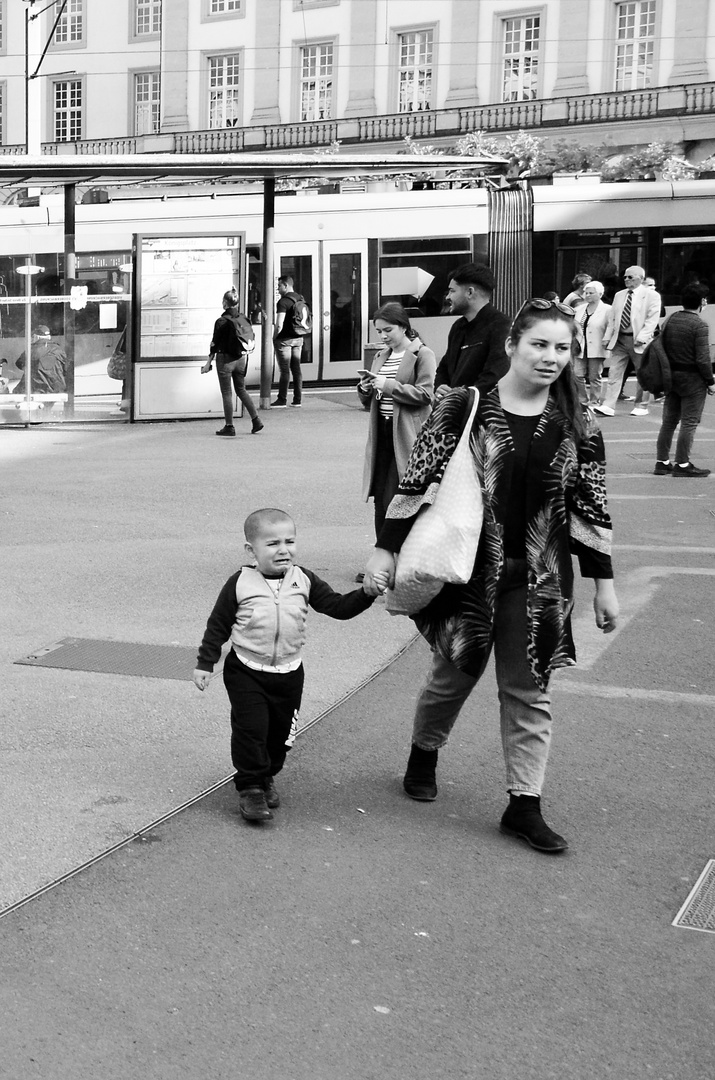 Unzufriedenheit Foto & Bild | erwachsene menschen, streetfotografie mit menschen, kinder und ...