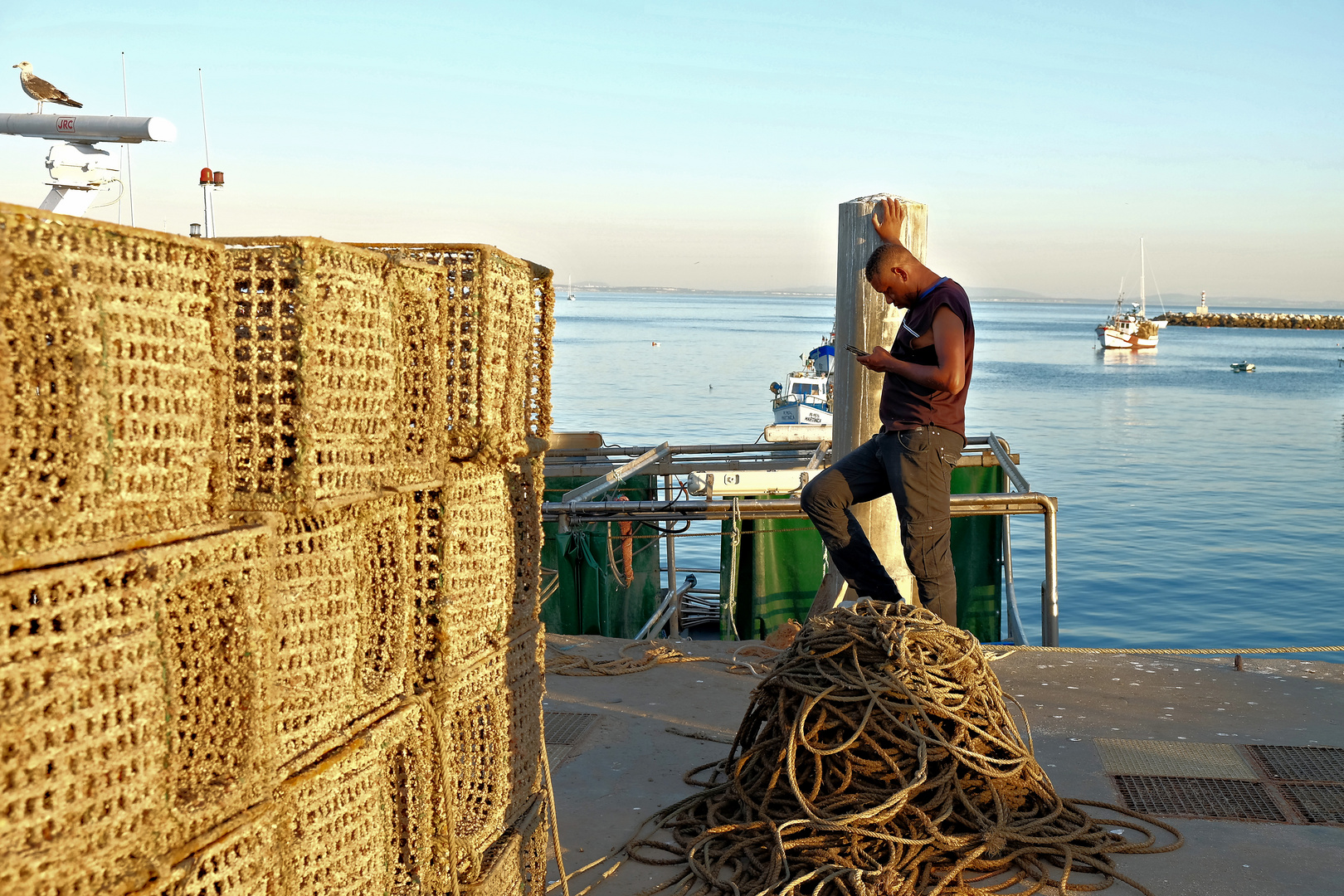 Uomo al porto Foto & Bild | streetfotografie mit menschen, hafen, mar Bilder auf fotocommunity