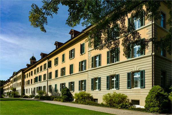 Kliniken Bilder & Fotos