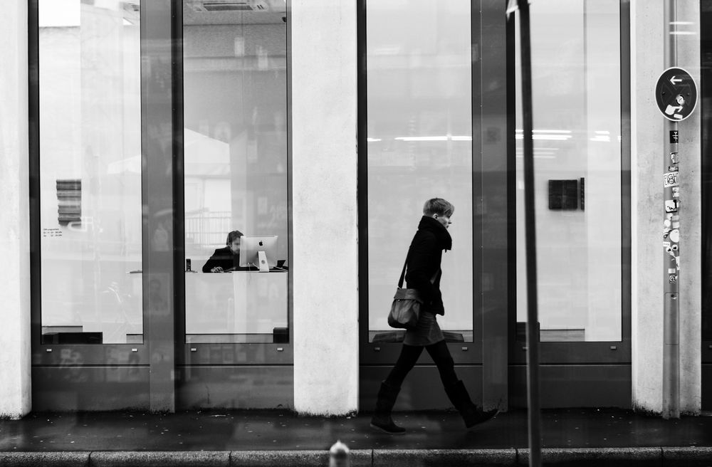 Urban loneliness - inside and outside Foto & Bild | streetfotografie mit menschen, urban ...
