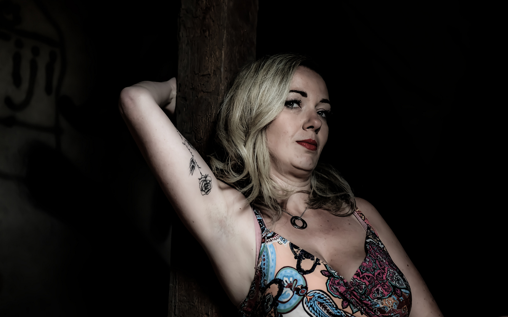 Urbex & Tattoo Foto & Bild | portrait, portrait frauen, indoor Bilder auf fotocommunity