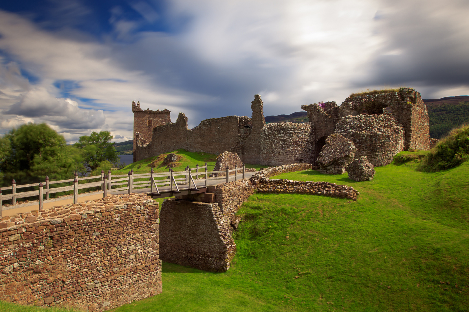 Urquhart Castle - Scotland 2017 photo et image | world, scotland ...