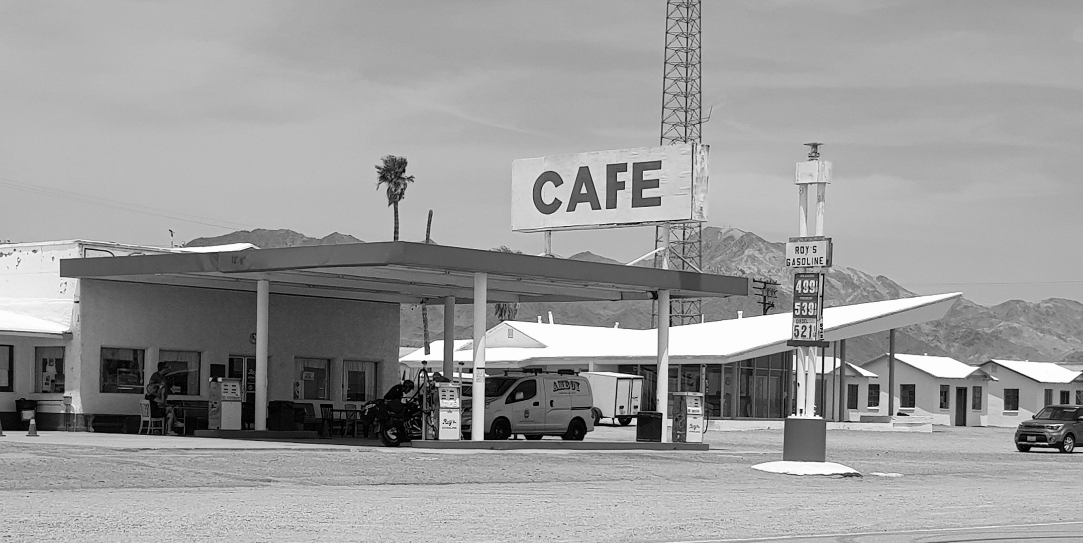 USA Tankstelle Wüste Foto & Bild | usa, schwarz weiss, menschen Bilder ...