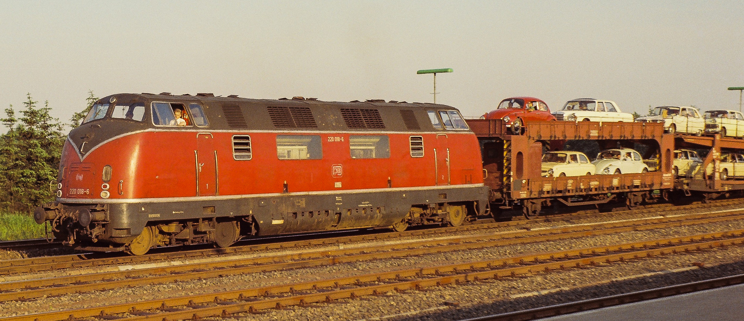 V 200 vor Autozug Foto & Bild | eisenbahn, autotransporter, 220 Bilder ...