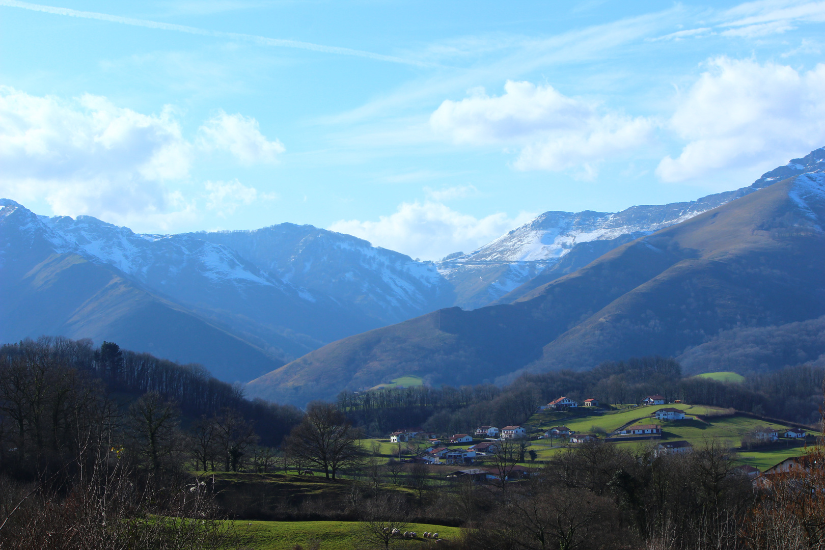 Vallée du Pays Basque photo et image | paysages, paysages de montagne ...