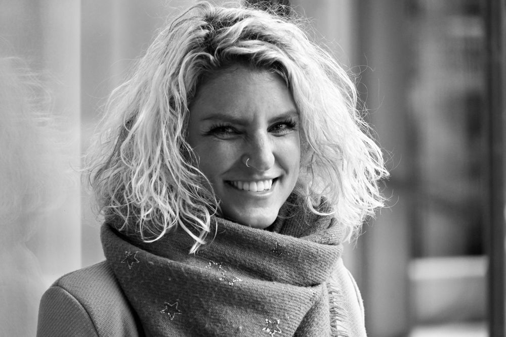 Vanessa - sw - Foto & Bild | erwachsene menschen, portrait, streetfotografie mit menschen Bilder ...