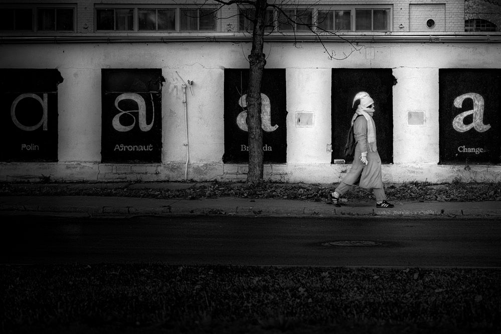 Variationen über das a Foto & Bild | architektur, streetfotografie mit menschen, fotokunst ...