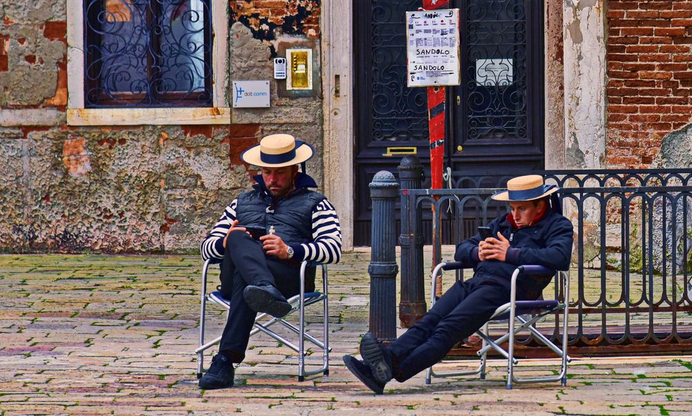 VENEDIG - Die zwei Gondoliere Foto & Bild | city, italy, street Bilder auf fotocommunity