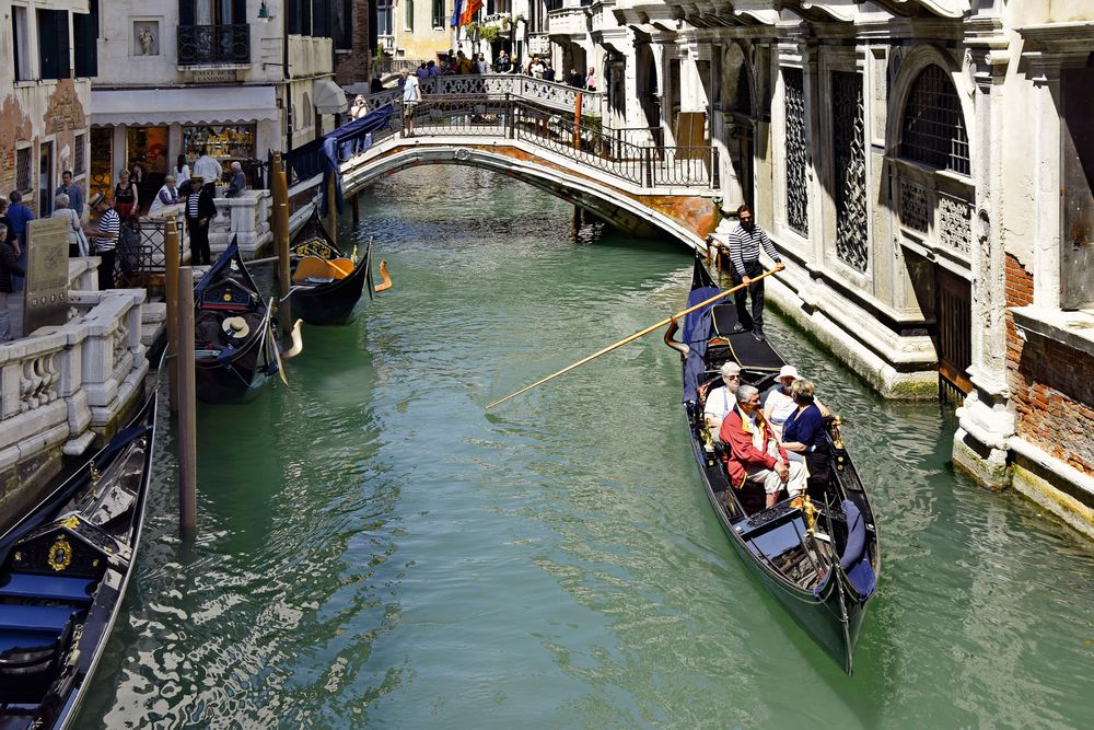 Venedig, Fahrt mit einer Gondel Foto & Bild | italy, world, venezia Bilder auf fotocommunity