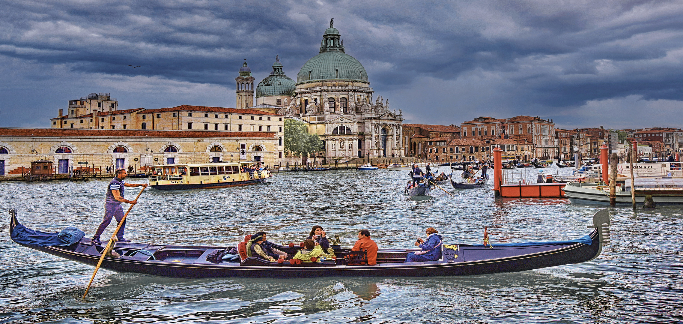 VENEDIG - Mit der Gondel unterwegs - Foto & Bild | italy, world, dokumentation Bilder auf ...