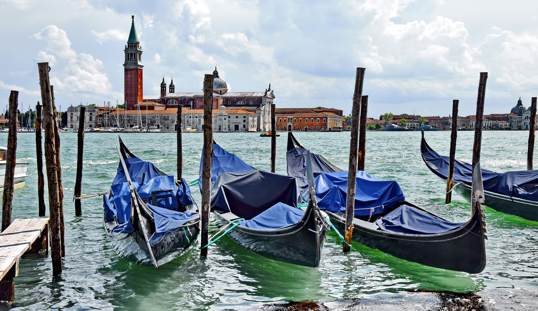 Venezianische Gondeln Foto & Bild | world, venezia, venedig Bilder auf ...