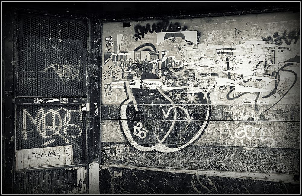 Verbrettert und vernagelte Streetart ... Foto & Bild | streetart, graffiti & tags ...