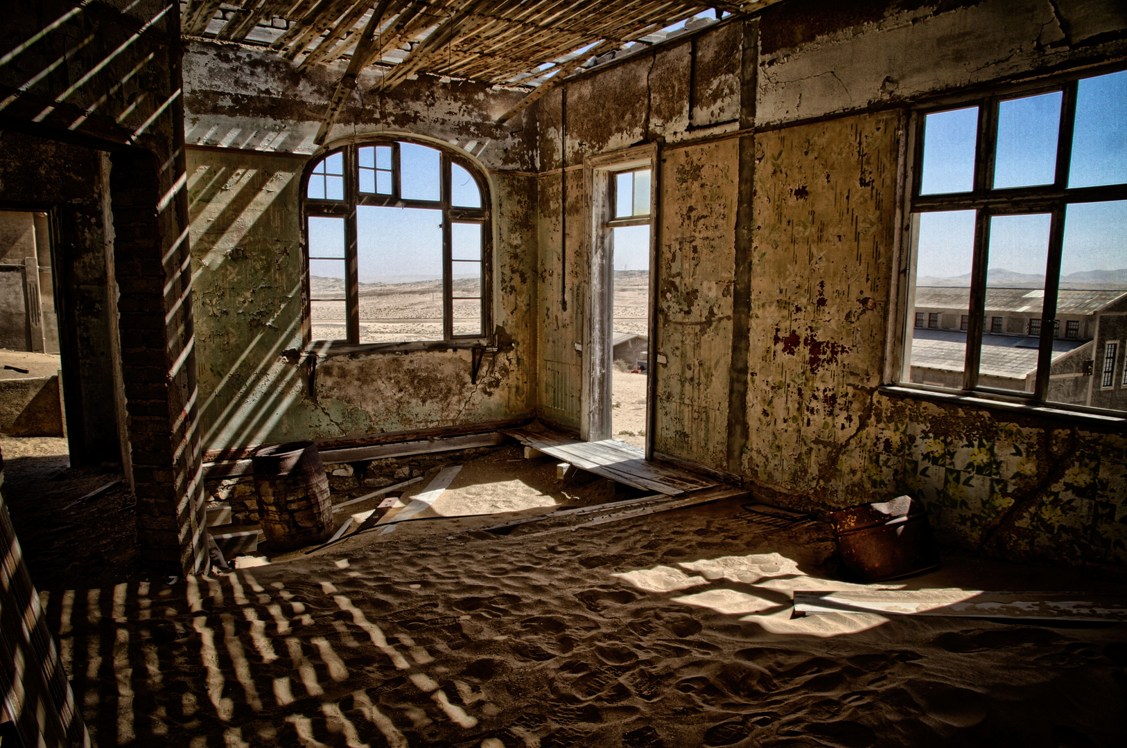 Verlassene Stadt in Namibia, Kolmanskuppe Foto & Bild | bearbeitungs ...