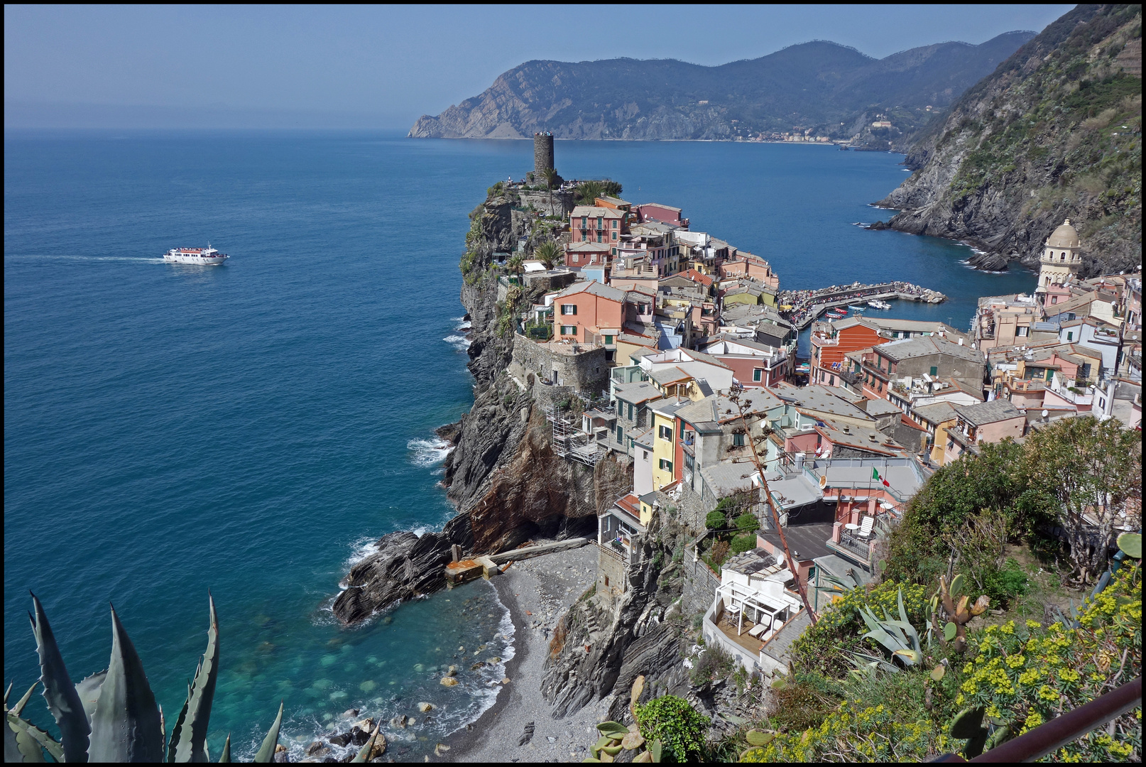 Vernazza in den Cinque Terre Foto & Bild | europe, italy, vatican city, s marino, italy Bilder ...