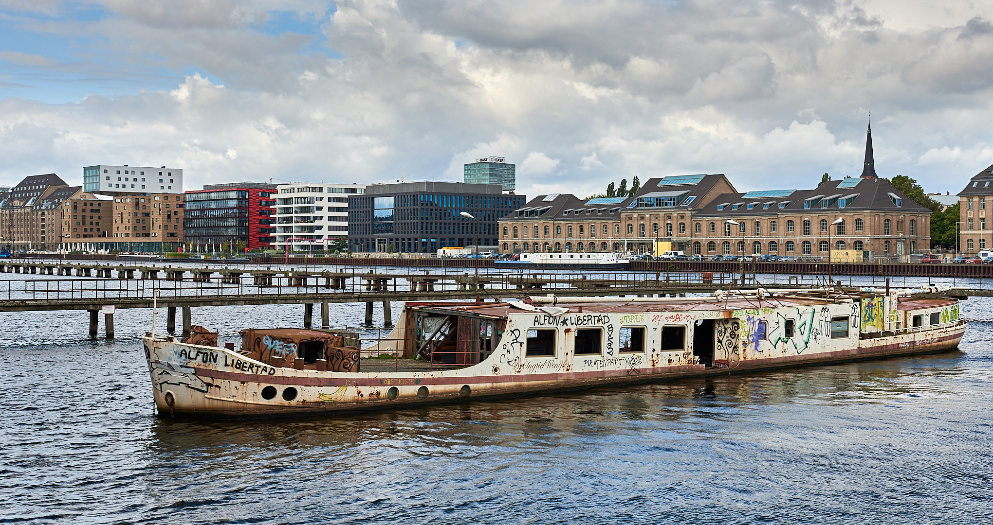 Verrostet und vergessen: Die traurige Geschichte der MS „Dr. Ingrid Wengler“ Foto & Bild ...