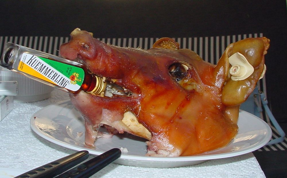 versoffenes Ferkel Foto & Bild | stillleben, food-fotografie, fleisch ...