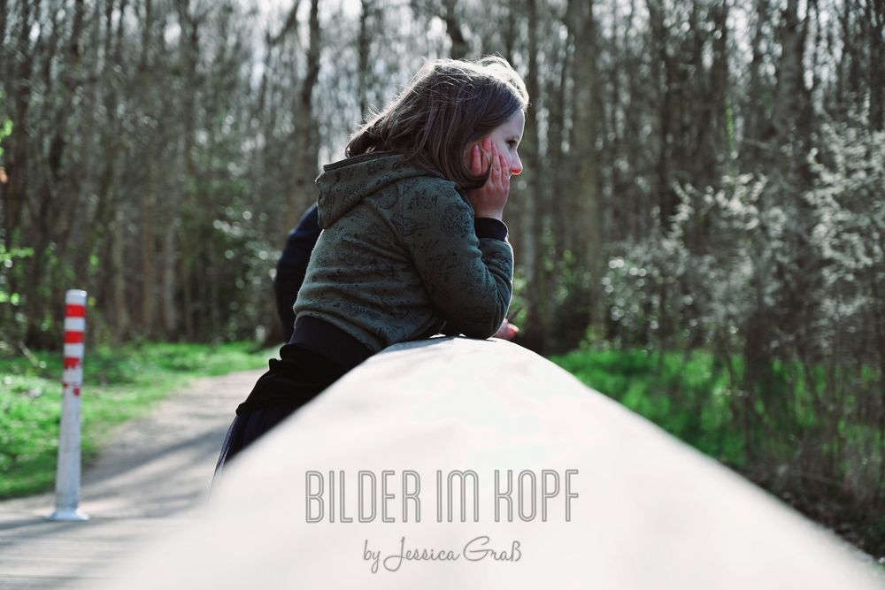 Verträumt auf den See schauen Foto & Bild | kinder, portraits, menschen ...