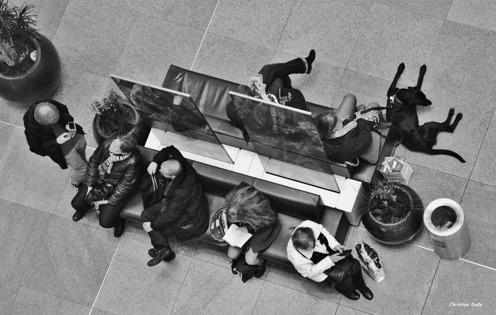 Vertriebene Zeit Foto & Bild | streetfotografie mit menschen, kommunikation; grafik; szenen ...