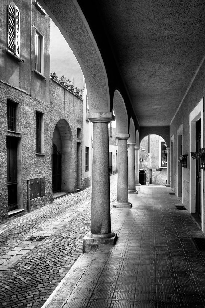 Via Roma, portici Foto % Immagini| architetture, architetture storiche ...