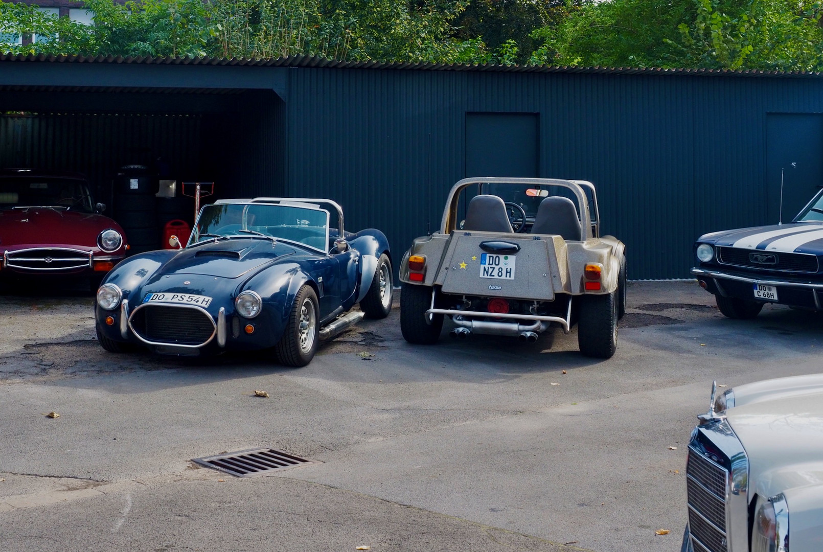 Viel los vor der Werkstatt... Foto & Bild | kultur, oldtimer, mercedes ...