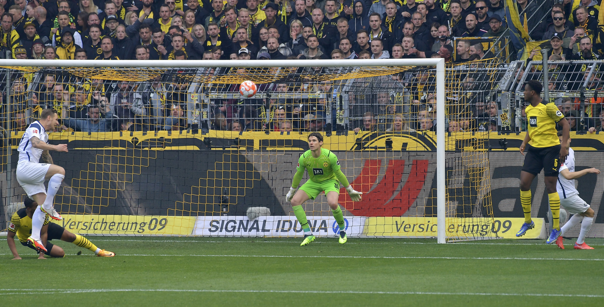 Viele haben noch nicht richtig gesessen. Foto & Bild | sport, ballsport ...