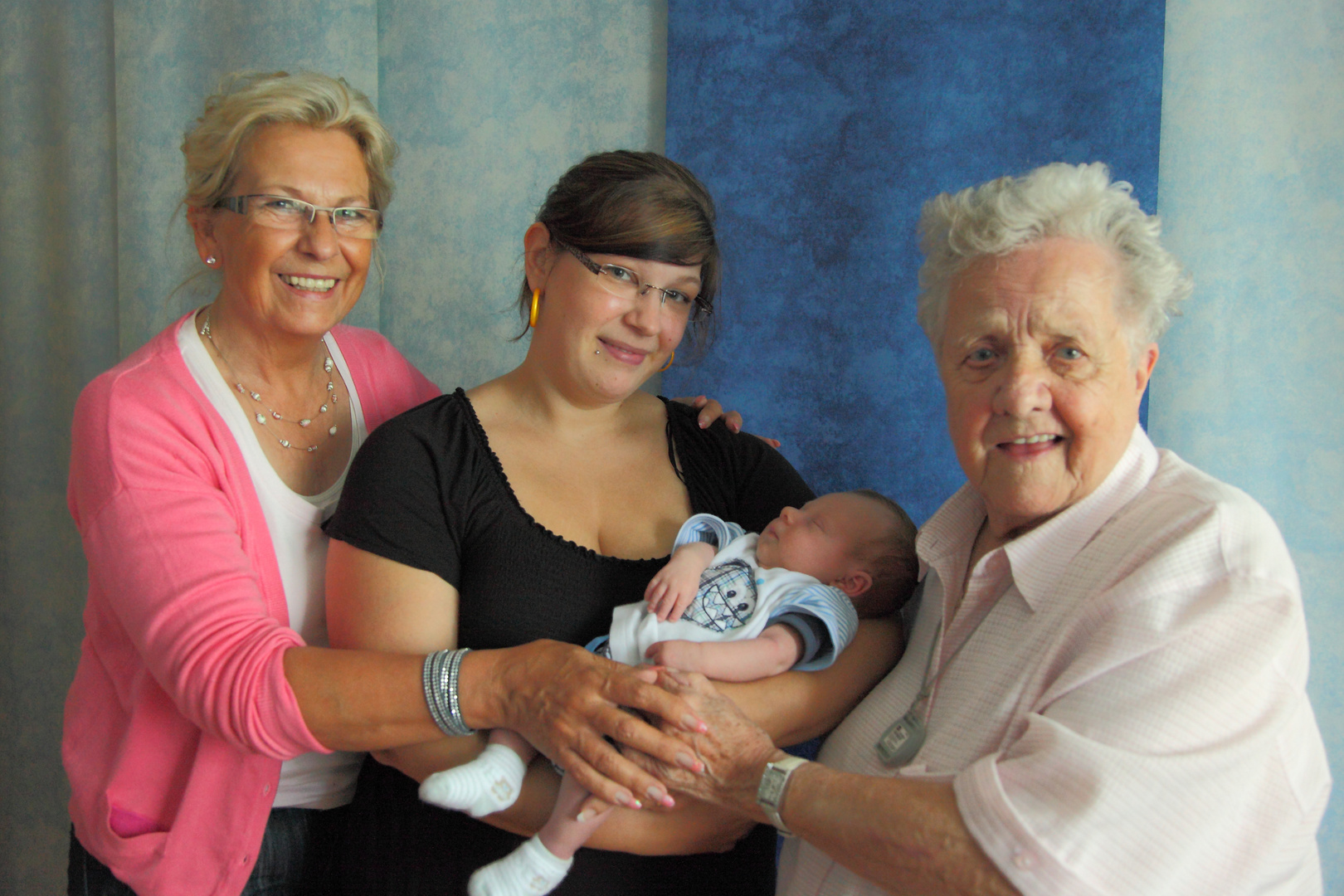 Vier Generationen I Foto & Bild | erwachsene menschen, gruppen, mehrere menschen Bilder auf ...