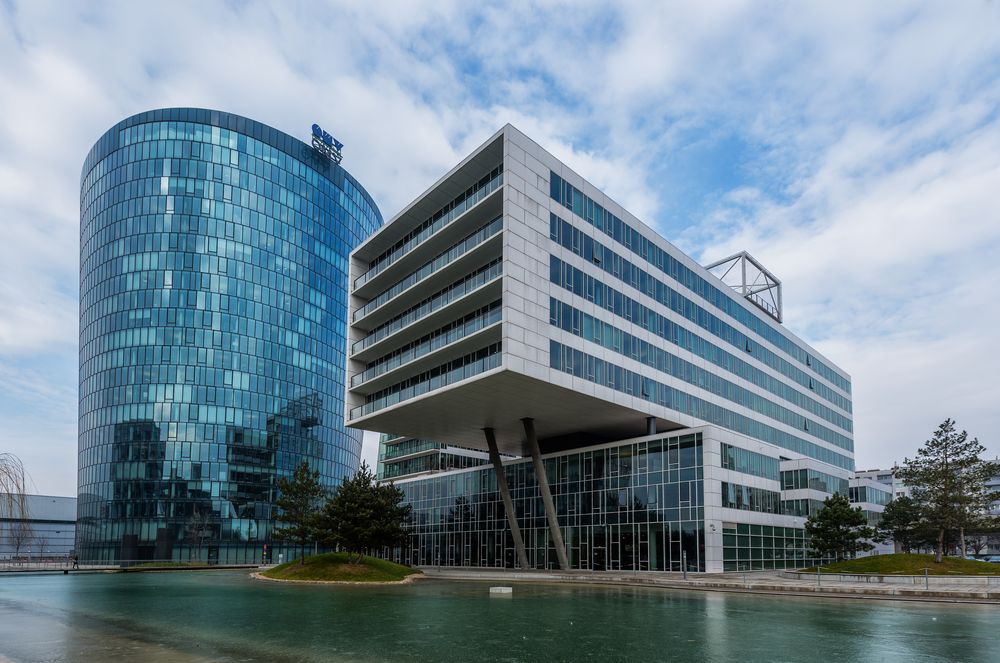 Viertel Zwei Wien mit OMV Foto & Bild | architektur, stadtlandschaft ...